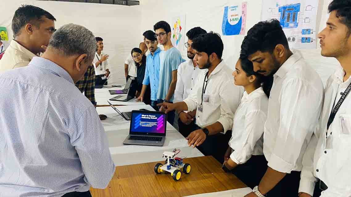 राष्ट्रीय हैकाथॉन में सामुदायिक सेवा से जुड़े प्रोजेक्टों का प्रदर्शन ...